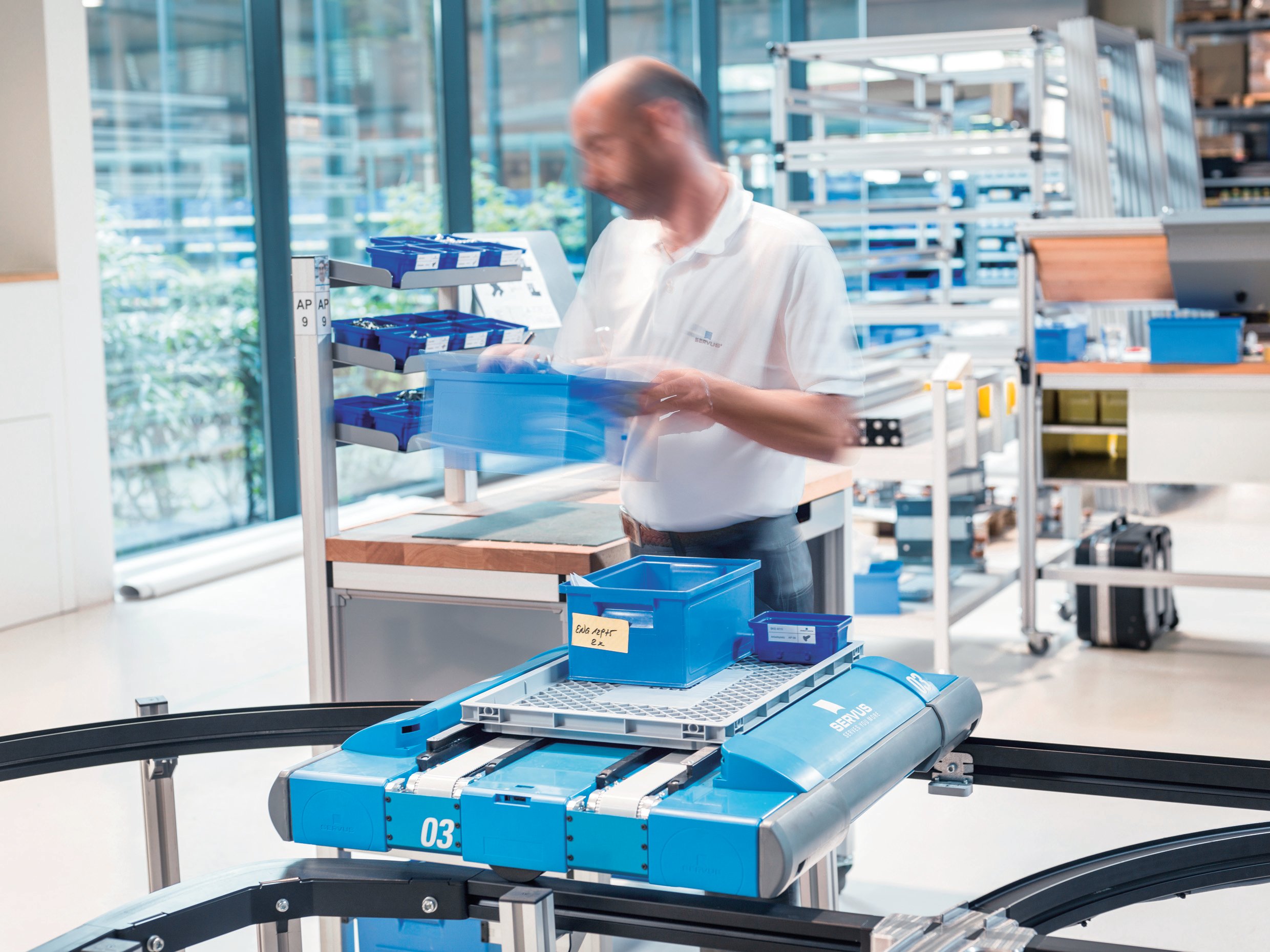 Transportroboter bringen das Pull-Prinzip intelligent auf Schiene